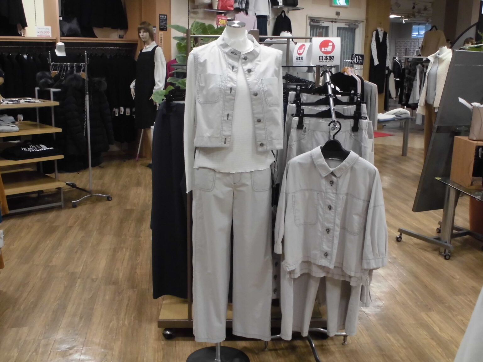 手に触れて感じるJIZZOの楽しみ方。 - Kirindo｜ファッションタウン キリンド